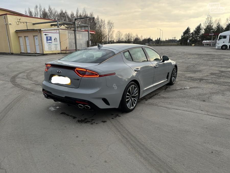 Grey Kia Stinger 2018 in Kelme, with an engine capacity of 2.00 L and mileage of 82 thousand km for 8000 €, photo 7 on AUTOMOTO.COM.LV