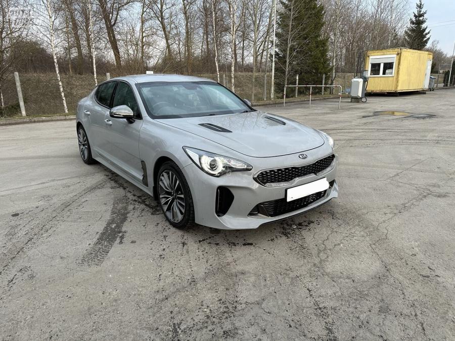 Grey Kia Stinger 2018 in Kelme, with an engine capacity of 2.00 L and mileage of 82 thousand km for 8000 €, photo 9 on AUTOMOTO.COM.LV