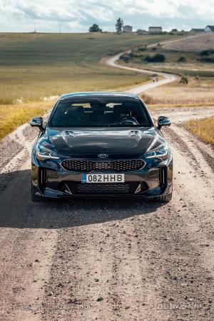 Pelēks Kia Stinger 2021 Tartu, ar dzinēja tilpumu 3.30 L un nobraukumu 96 tūkst. km par 34000 €, foto  vietnē AUTOMOTO.COM.LV