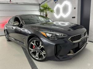 Pelēks Kia Stinger 2018 Kauņa, ar dzinēja tilpumu 3.30 L un nobraukumu 82 tūkst. km par 23000 €, foto  vietnē AUTOMOTO.COM.LV