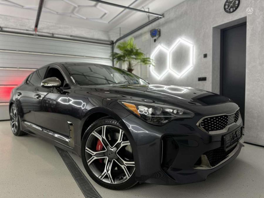 Pelēks Kia Stinger 2018 Kauņa, ar dzinēja tilpumu 3.30 L un nobraukumu 82 tūkst. km par 23000 €, foto 3 vietnē AUTOMOTO.COM.LV