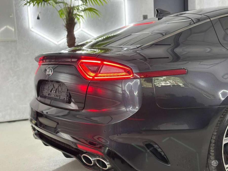 Pelēks Kia Stinger 2018 Kauņa, ar dzinēja tilpumu 3.30 L un nobraukumu 82 tūkst. km par 23000 €, foto 10 vietnē AUTOMOTO.COM.LV