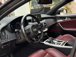 Pelēks Kia Stinger 2018 Kauņa, ar dzinēja tilpumu 3.30 L un nobraukumu 82 tūkst. km par 23000 €, foto 13 vietnē AUTOMOTO.COM.LV