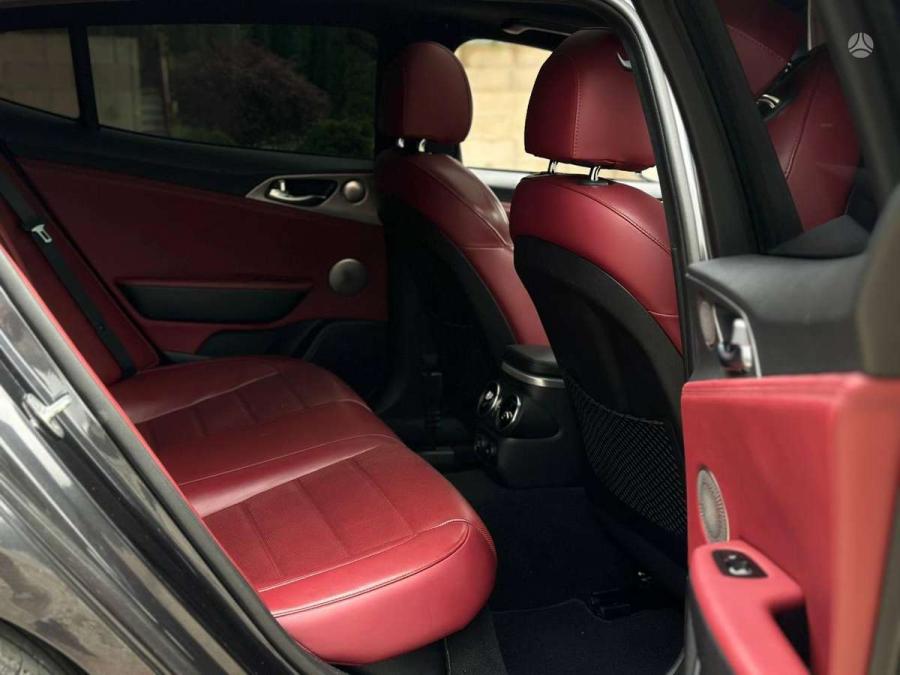 Pelēks Kia Stinger 2018 Kauņa, ar dzinēja tilpumu 3.30 L un nobraukumu 82 tūkst. km par 23000 €, foto 18 vietnē AUTOMOTO.COM.LV