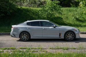 Pelēks Kia Stinger 2022 Viļņa, ar dzinēja tilpumu 2.50 L un nobraukumu 79 tūkst. km par 20000 €, foto 5 vietnē AUTOMOTO.COM.LV