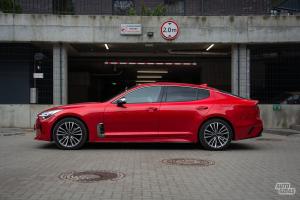 Red Kia Stinger 2017 in Vilnius, with an engine capacity of 2.20 L and mileage of 240 thousand km for 18500 €, photo 5 on AUTOMOTO.COM.LV