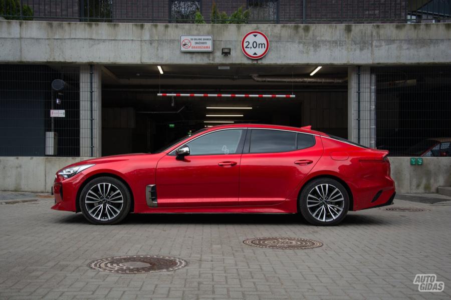 Red Kia Stinger 2017 in Vilnius, with an engine capacity of 2.20 L and mileage of 240 thousand km for 18500 €, photo 5 on AUTOMOTO.COM.LV