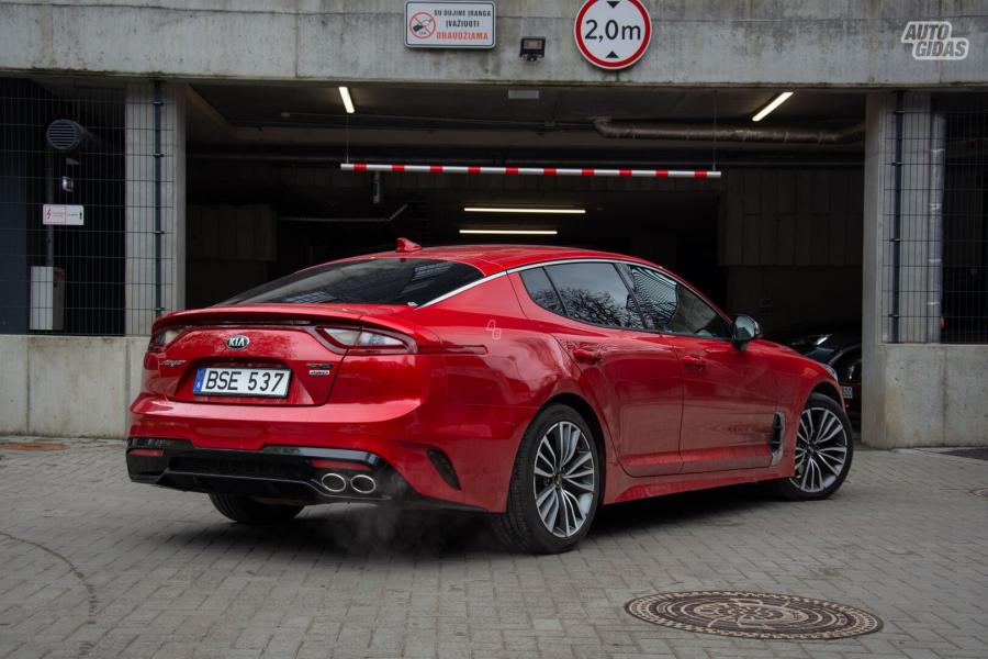 Red Kia Stinger 2017 in Vilnius, with an engine capacity of 2.20 L and mileage of 240 thousand km for 18500 €, photo 7 on AUTOMOTO.COM.LV