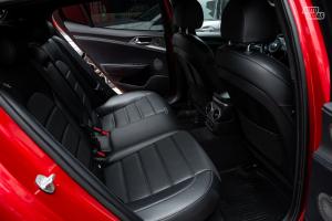 Red Kia Stinger 2017 in Vilnius, with an engine capacity of 2.20 L and mileage of 240 thousand km for 18500 €, photo 13 on AUTOMOTO.COM.LV