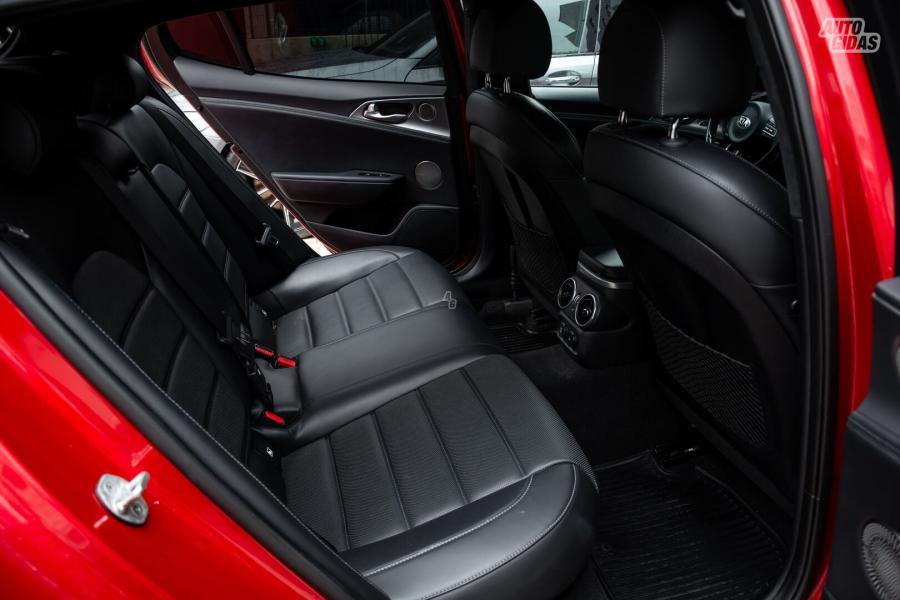 Red Kia Stinger 2017 in Vilnius, with an engine capacity of 2.20 L and mileage of 240 thousand km for 18500 €, photo 13 on AUTOMOTO.COM.LV