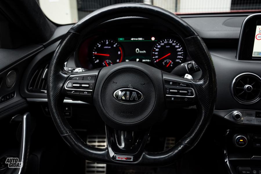 Red Kia Stinger 2017 in Vilnius, with an engine capacity of 2.20 L and mileage of 240 thousand km for 18500 €, photo 15 on AUTOMOTO.COM.LV