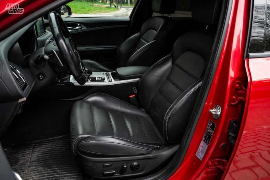 Red Kia Stinger 2017 in Vilnius, with an engine capacity of 2.20 L and mileage of 240 thousand km for 18500 €, photo 20 on AUTOMOTO.COM.LV