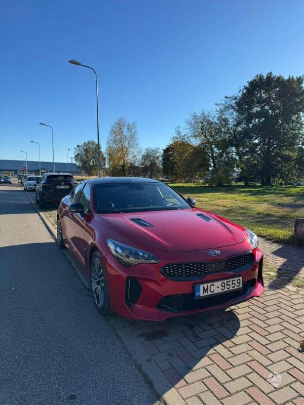 Red Kia Stinger 2018 in Liepaja, with an engine capacity of 2.20 L and mileage of 137 thousand km for 20000 €, photo 2 on AUTOMOTO.COM.LV