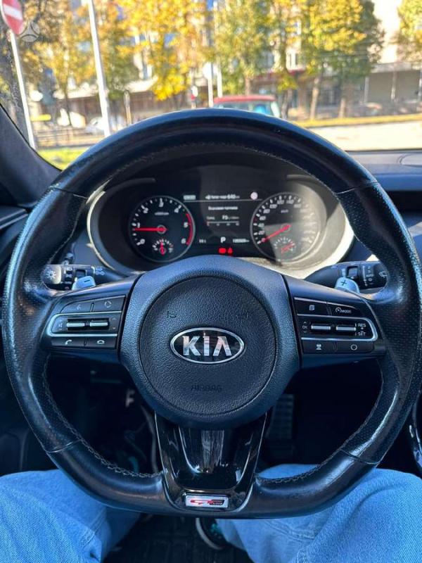 Red Kia Stinger 2018 in Liepaja, with an engine capacity of 2.20 L and mileage of 137 thousand km for 20000 €, photo 9 on AUTOMOTO.COM.LV
