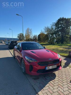 Red Kia Stinger 2018 in Liepaja, with an engine capacity of 2.20 L and mileage of 140 thousand km for 17300 €, photo 3 on AUTOMOTO.COM.LV