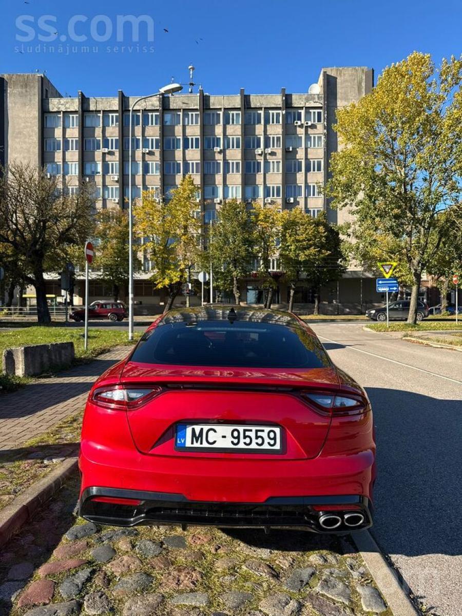 Red Kia Stinger 2018 in Liepaja, with an engine capacity of 2.20 L and mileage of 140 thousand km for 17300 €, photo 4 on AUTOMOTO.COM.LV
