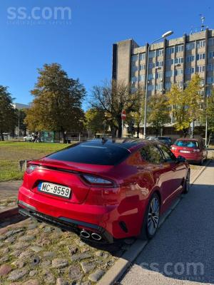 Red Kia Stinger 2018 in Liepaja, with an engine capacity of 2.20 L and mileage of 140 thousand km for 17300 €, photo 5 on AUTOMOTO.COM.LV