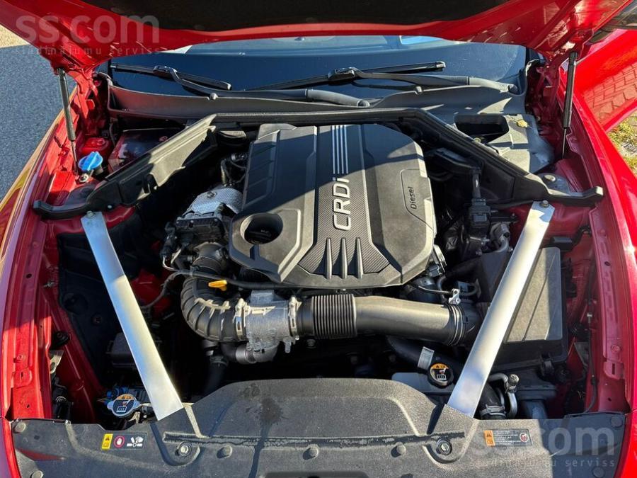 Red Kia Stinger 2018 in Liepaja, with an engine capacity of 2.20 L and mileage of 140 thousand km for 17300 €, photo 14 on AUTOMOTO.COM.LV