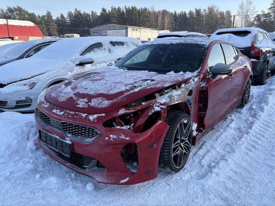 Red Kia Stinger 2023 in Riga, with an engine capacity of 3.34 L and mileage of 12 thousand km for 24426 €, photo 1 on AUTOMOTO.COM.LV