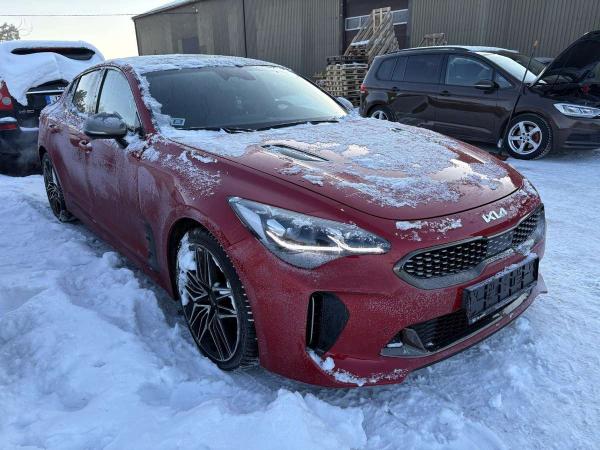Red Kia Stinger 2023 in Riga, with an engine capacity of 3.34 L and mileage of 12 thousand km for 24426 €, photo 2 on AUTOMOTO.COM.LV