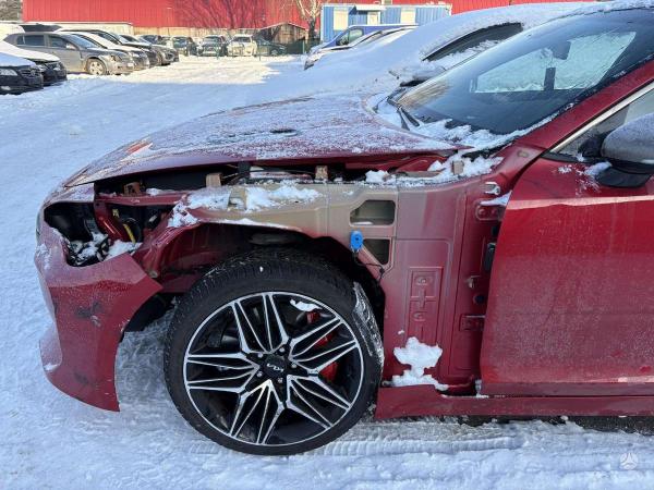 Red Kia Stinger 2023 in Riga, with an engine capacity of 3.34 L and mileage of 12 thousand km for 24426 €, photo 5 on AUTOMOTO.COM.LV