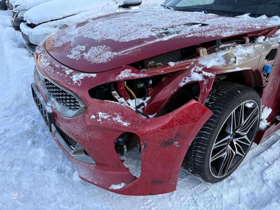Red Kia Stinger 2023 in Riga, with an engine capacity of 3.34 L and mileage of 12 thousand km for 24426 €, photo 8 on AUTOMOTO.COM.LV