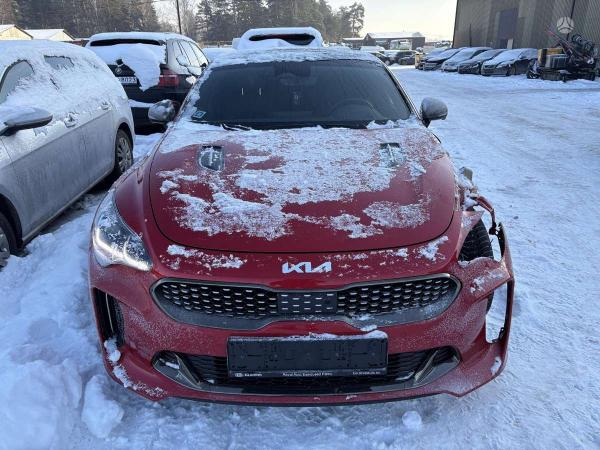 Red Kia Stinger 2023 in Riga, with an engine capacity of 3.34 L and mileage of 12 thousand km for 24426 €, photo 9 on AUTOMOTO.COM.LV