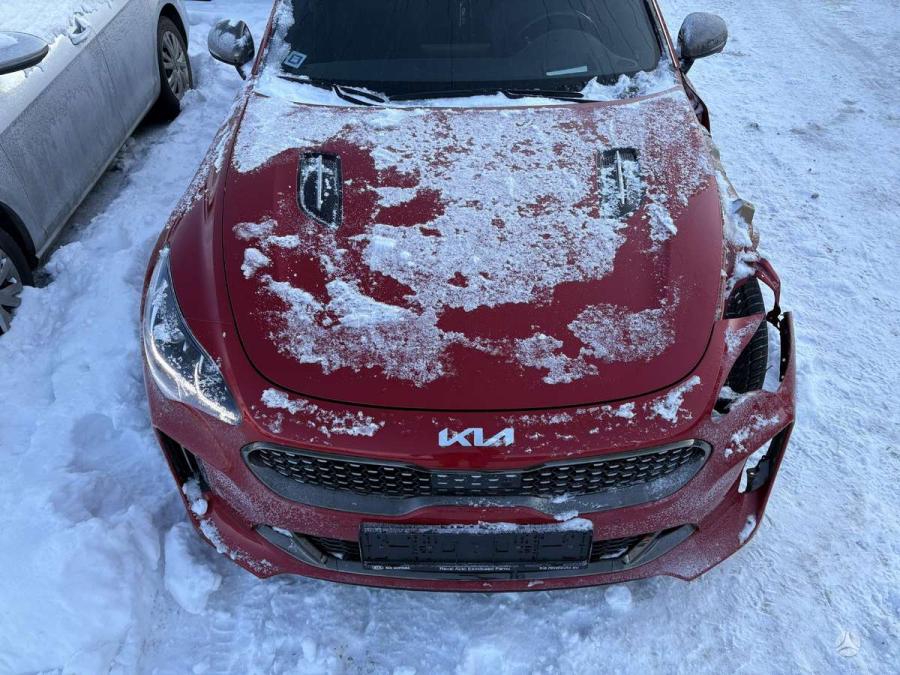 Red Kia Stinger 2023 in Riga, with an engine capacity of 3.34 L and mileage of 12 thousand km for 24426 €, photo 10 on AUTOMOTO.COM.LV