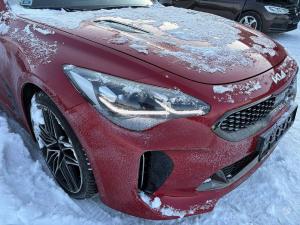 Red Kia Stinger 2023 in Riga, with an engine capacity of 3.34 L and mileage of 12 thousand km for 24426 €, photo 11 on AUTOMOTO.COM.LV