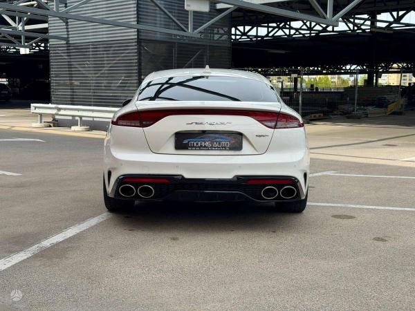 White Kia Stinger 2022 in Siauliai, with an engine capacity of 3.34 L and mileage of 86 thousand km for 20200 €, photo 6 on AUTOMOTO.COM.LV