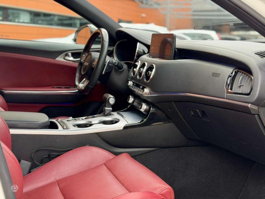 Balts Kia Stinger 2022 Šauļi, ar dzinēja tilpumu 3.34 L un nobraukumu 86 tūkst. km par 20200 €, foto 9 vietnē AUTOMOTO.COM.LV