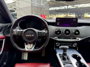 Balts Kia Stinger 2022 Šauļi, ar dzinēja tilpumu 3.34 L un nobraukumu 86 tūkst. km par 20200 €, foto 11 vietnē AUTOMOTO.COM.LV