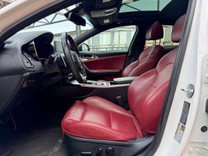 Balts Kia Stinger 2022 Šauļi, ar dzinēja tilpumu 3.34 L un nobraukumu 86 tūkst. km par 20200 €, foto 12 vietnē AUTOMOTO.COM.LV