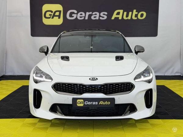 White Kia Stinger 2017 in Vilnius, with an engine capacity of 2.20 L and mileage of 291 thousand km for 14300 €, photo 2 on AUTOMOTO.COM.LV