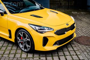 Yellow Kia Stinger 2018 in Tallinn, with an engine capacity of 3.30 L and mileage of 93 thousand km for 24999 €, photo 3 on AUTOMOTO.COM.LV