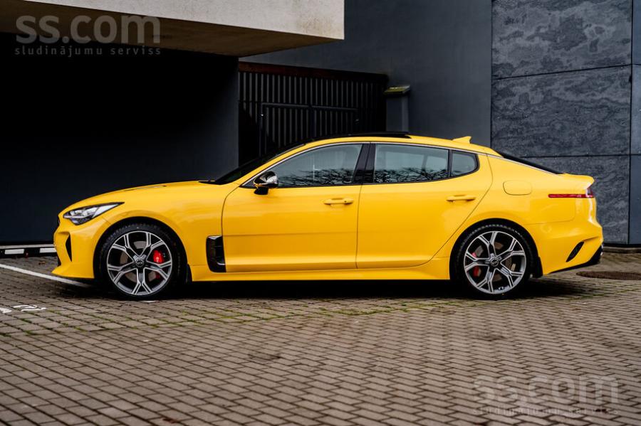 Yellow Kia Stinger 2018 in Tallinn, with an engine capacity of 3.30 L and mileage of 93 thousand km for 24999 €, photo 7 on AUTOMOTO.COM.LV