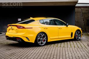 Yellow Kia Stinger 2018 in Tallinn, with an engine capacity of 3.30 L and mileage of 93 thousand km for 24999 €, photo 10 on AUTOMOTO.COM.LV