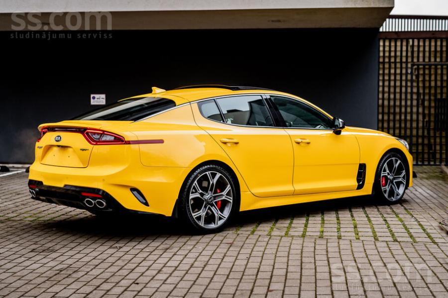 Yellow Kia Stinger 2018 in Tallinn, with an engine capacity of 3.30 L and mileage of 93 thousand km for 24999 €, photo 10 on AUTOMOTO.COM.LV