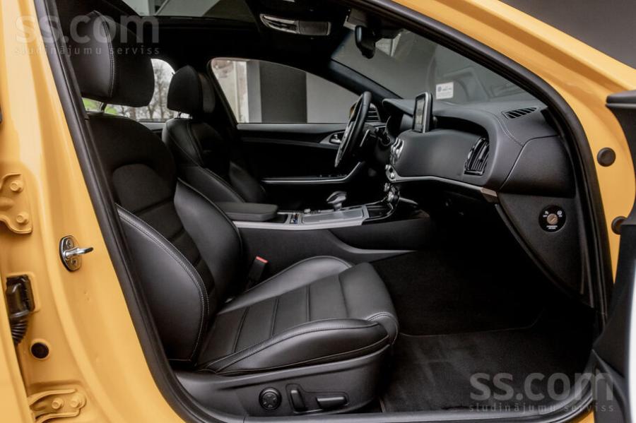 Yellow Kia Stinger 2018 in Tallinn, with an engine capacity of 3.30 L and mileage of 93 thousand km for 24999 €, photo 14 on AUTOMOTO.COM.LV