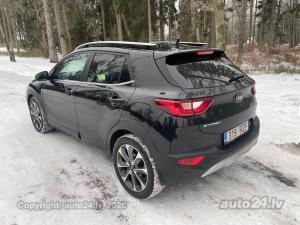 Black Kia Stonic 2020 in Tallinn, with an engine capacity of 1.00 L and mileage of 89 thousand km for 14200 €, photo 8 on AUTOMOTO.COM.LV