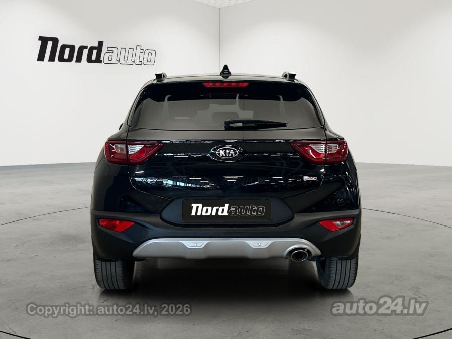 Black Kia Stonic 2020 in Tallinn, with an engine capacity of 1.00 L and mileage of 93 thousand km for 14490 €, photo 4 on AUTOMOTO.COM.LV