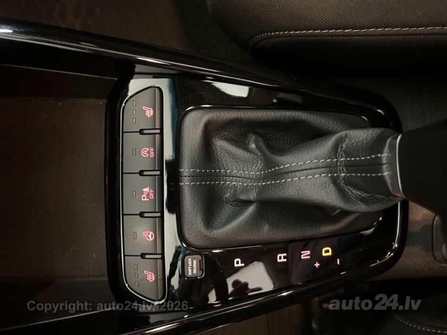 Black Kia Stonic 2020 in Tallinn, with an engine capacity of 1.00 L and mileage of 93 thousand km for 14490 €, photo 21 on AUTOMOTO.COM.LV