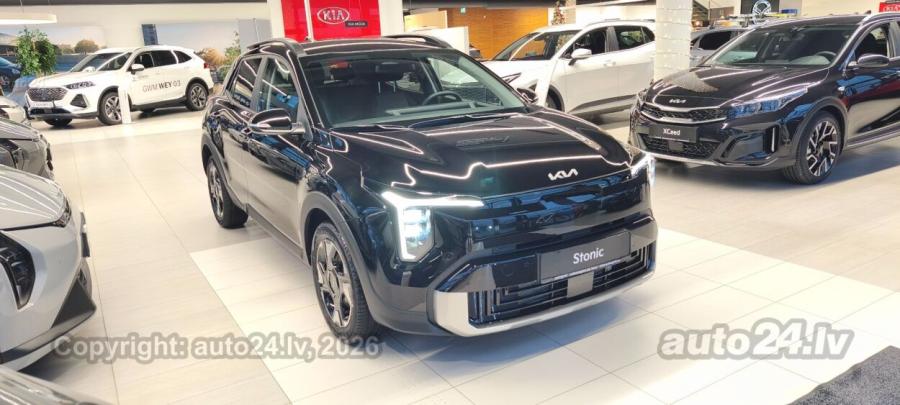 Melns Kia Stonic 2026 Tartu, ar dzinēja tilpumu 1.00 L un nobraukumu 3 tūkst. km par 23990 €, foto 2 vietnē AUTOMOTO.COM.LV