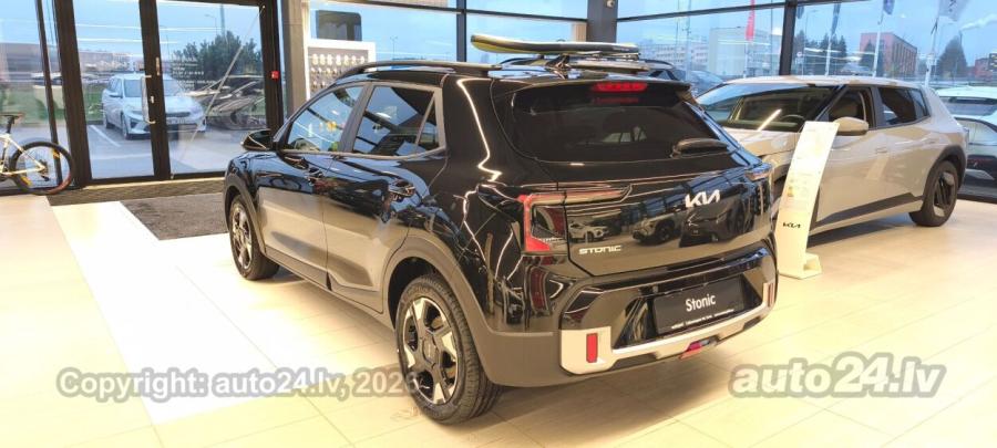 Melns Kia Stonic 2026 Tartu, ar dzinēja tilpumu 1.00 L un nobraukumu 3 tūkst. km par 23990 €, foto 3 vietnē AUTOMOTO.COM.LV