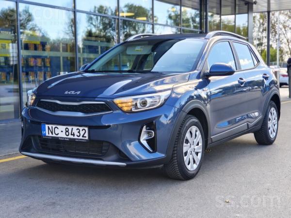 Синий Киа Stonic 2022 в Рига, объемом двигателя 1.20 л и пробегом 43 тыс. км за 13500 €, фото 1 на AUTOMOTO.COM.LV