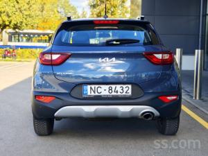 Blue Kia Stonic 2022 in Riga, with an engine capacity of 1.20 L and mileage of 43 thousand km for 13500 €, photo 5 on AUTOMOTO.COM.LV