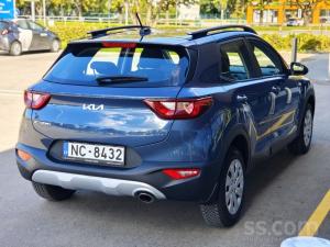Blue Kia Stonic 2022 in Riga, with an engine capacity of 1.20 L and mileage of 43 thousand km for 13500 €, photo 6 on AUTOMOTO.COM.LV