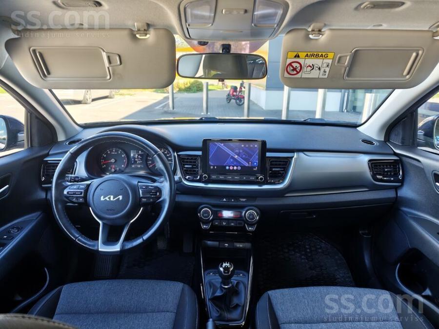 Blue Kia Stonic 2022 in Riga, with an engine capacity of 1.20 L and mileage of 43 thousand km for 13500 €, photo 7 on AUTOMOTO.COM.LV