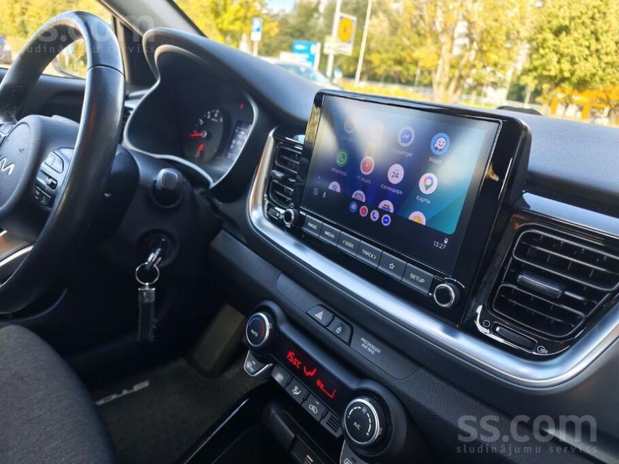 Blue Kia Stonic 2022 in Riga, with an engine capacity of 1.20 L and mileage of 43 thousand km for 13500 €, photo 10 on AUTOMOTO.COM.LV