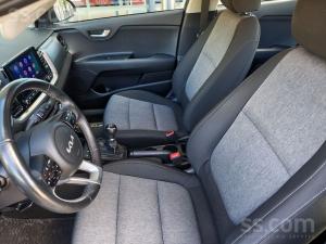 Blue Kia Stonic 2022 in Riga, with an engine capacity of 1.20 L and mileage of 43 thousand km for 13500 €, photo 19 on AUTOMOTO.COM.LV
